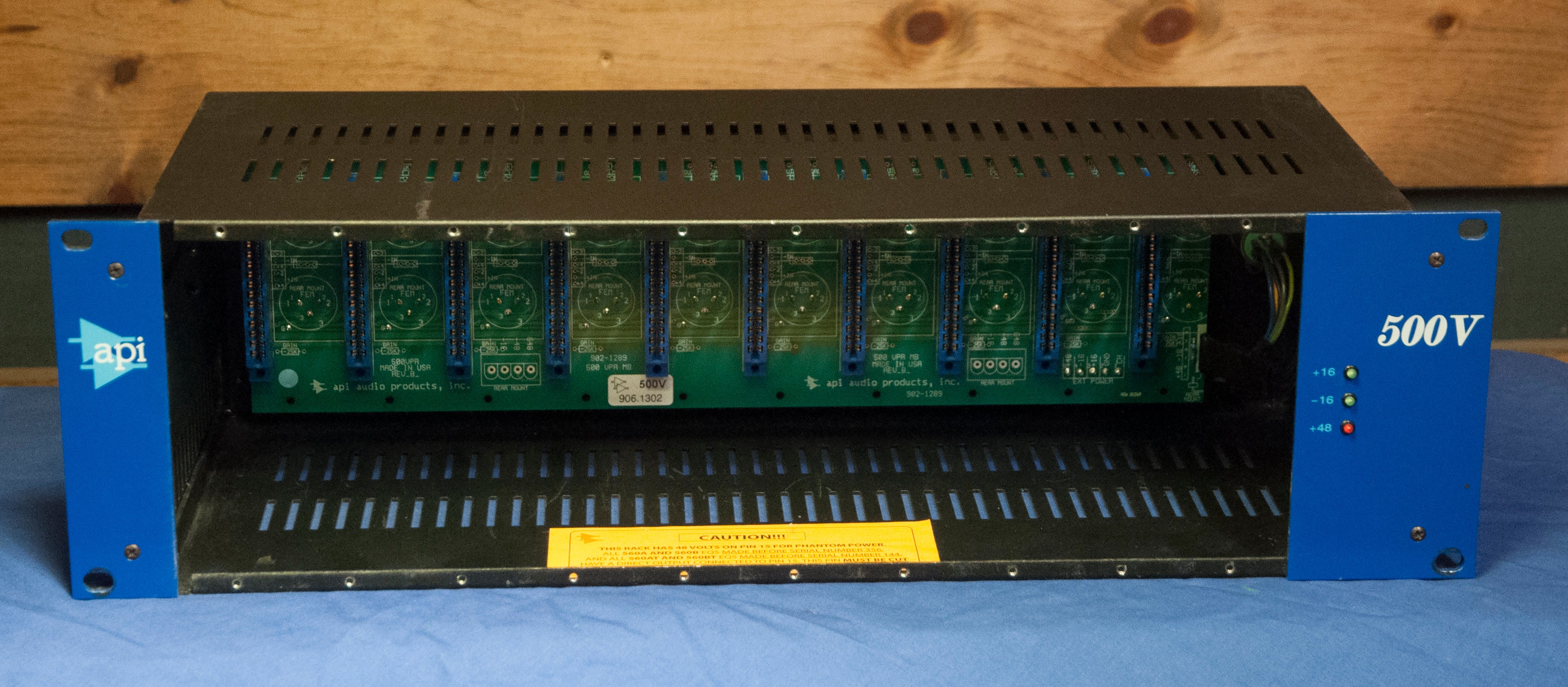 API 10 Slot 500-Series Rack w/ l200 Psu (C101680) – Alto Music