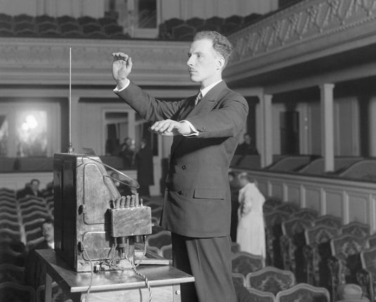 The Impact of the Moog Theremin: A Brief History – Alto Music